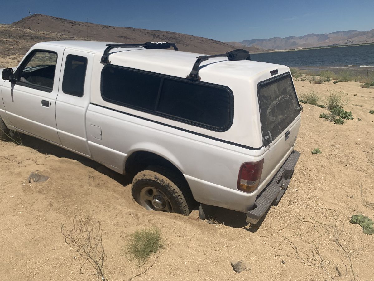Ford Ranger stuck in the sand - Offroad Portal