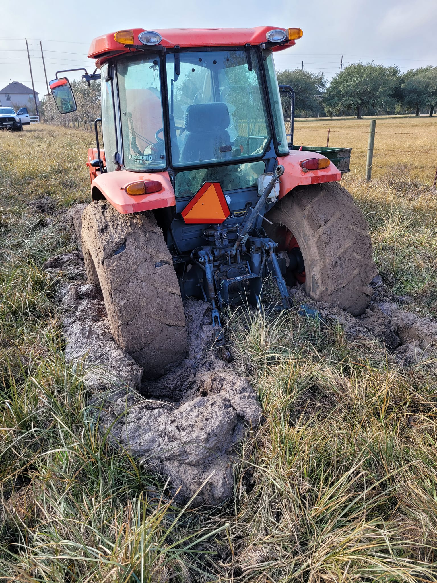 Tractor stuck in mud in Texas - Offroad Portal