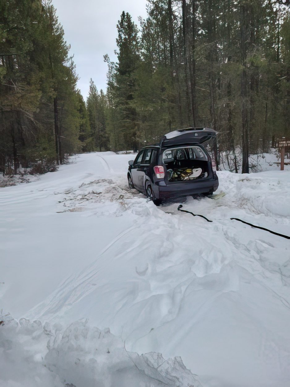 Subaru stuck in the snow - Offroad Portal