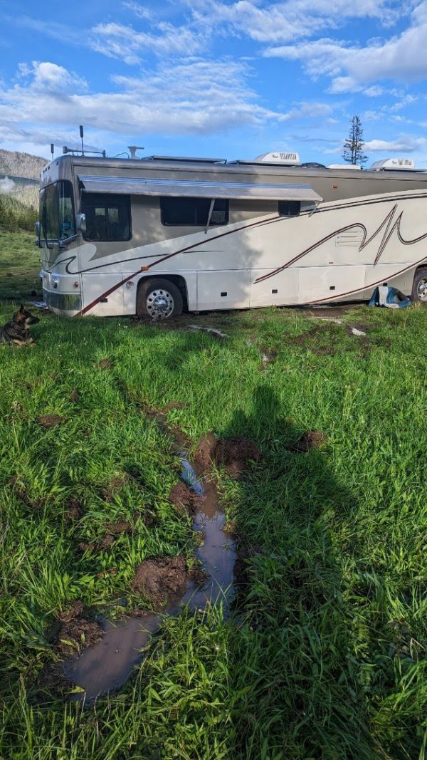RV stuck in mud in Idaho - Offroad Portal