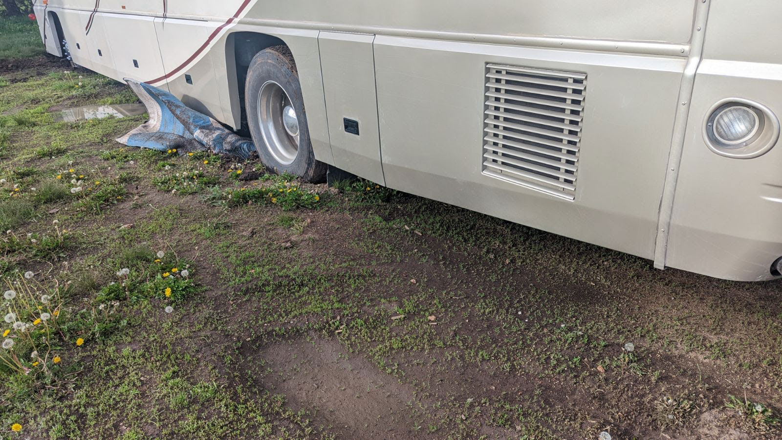 RV stuck in mud in Idaho - Offroad Portal