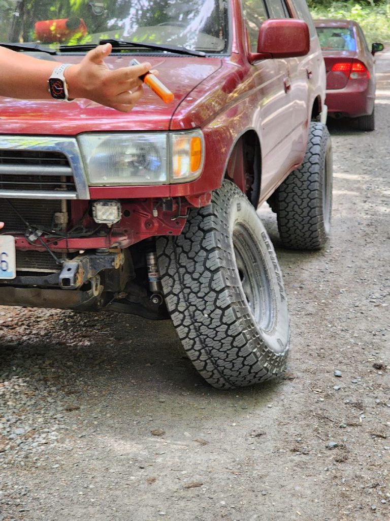 4Runner with a broken spindle on a trail in WA - Offroad Portal