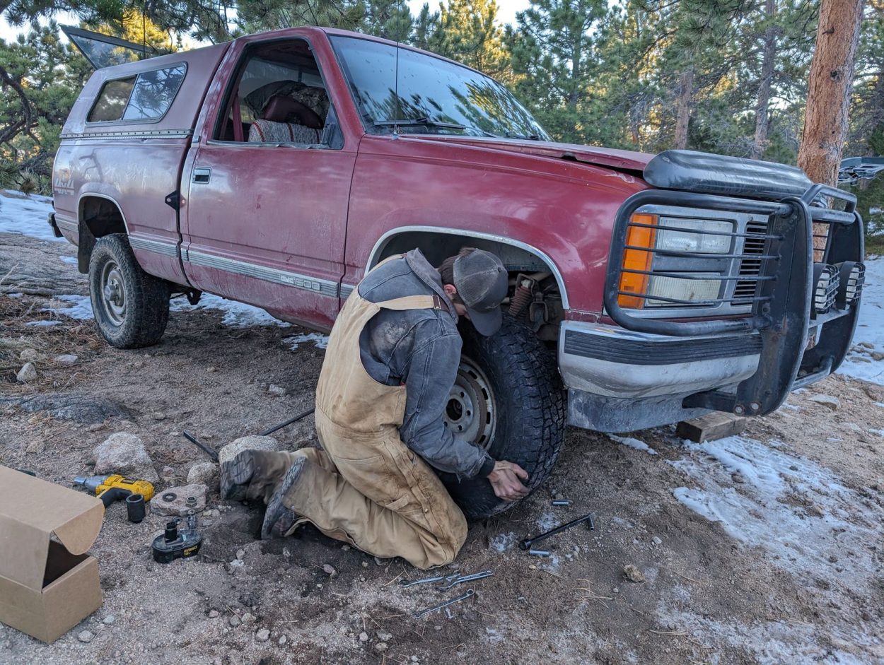 Broken CV axle on a GMC Sierra in Colorado - Offroad Portal