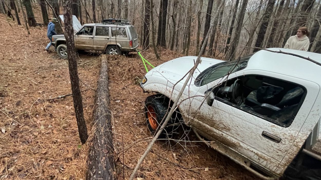 Jeep XJ stuck on a tree - Offroad Portal
