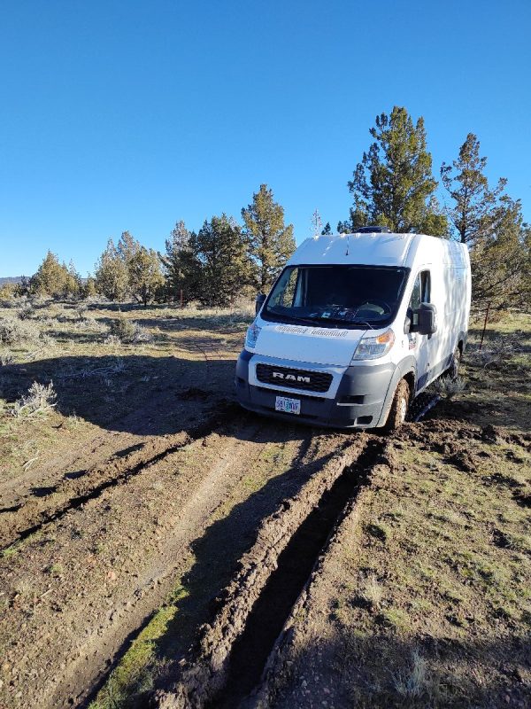 Van stuck in the mud - Offroad Portal