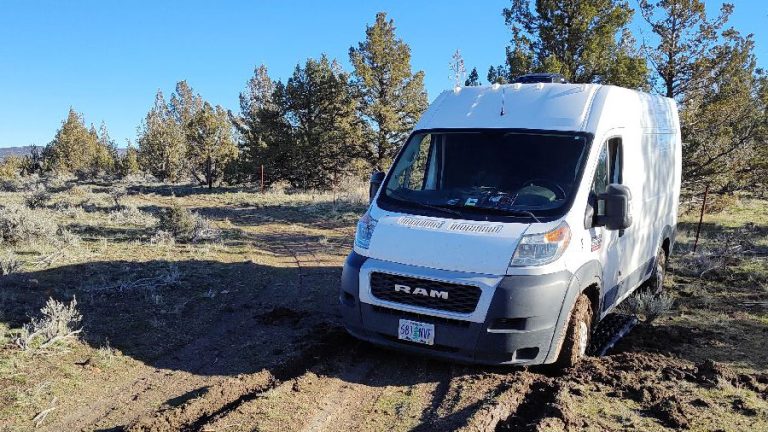 Van stuck in the mud - Offroad Portal