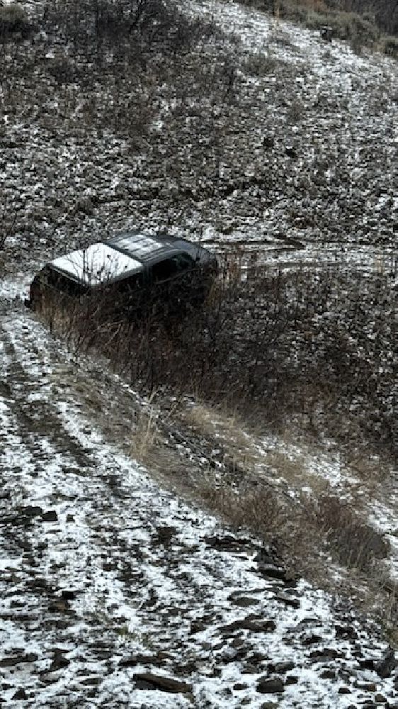 Toyota Tacoma high centered in mud - Offroad Portal