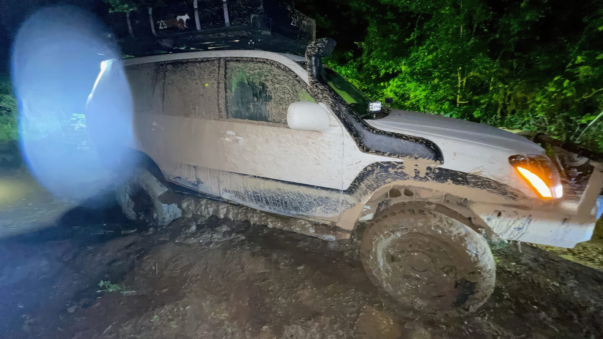 Their winch broke, and they have a 2-year-old with them - Offroad Portal