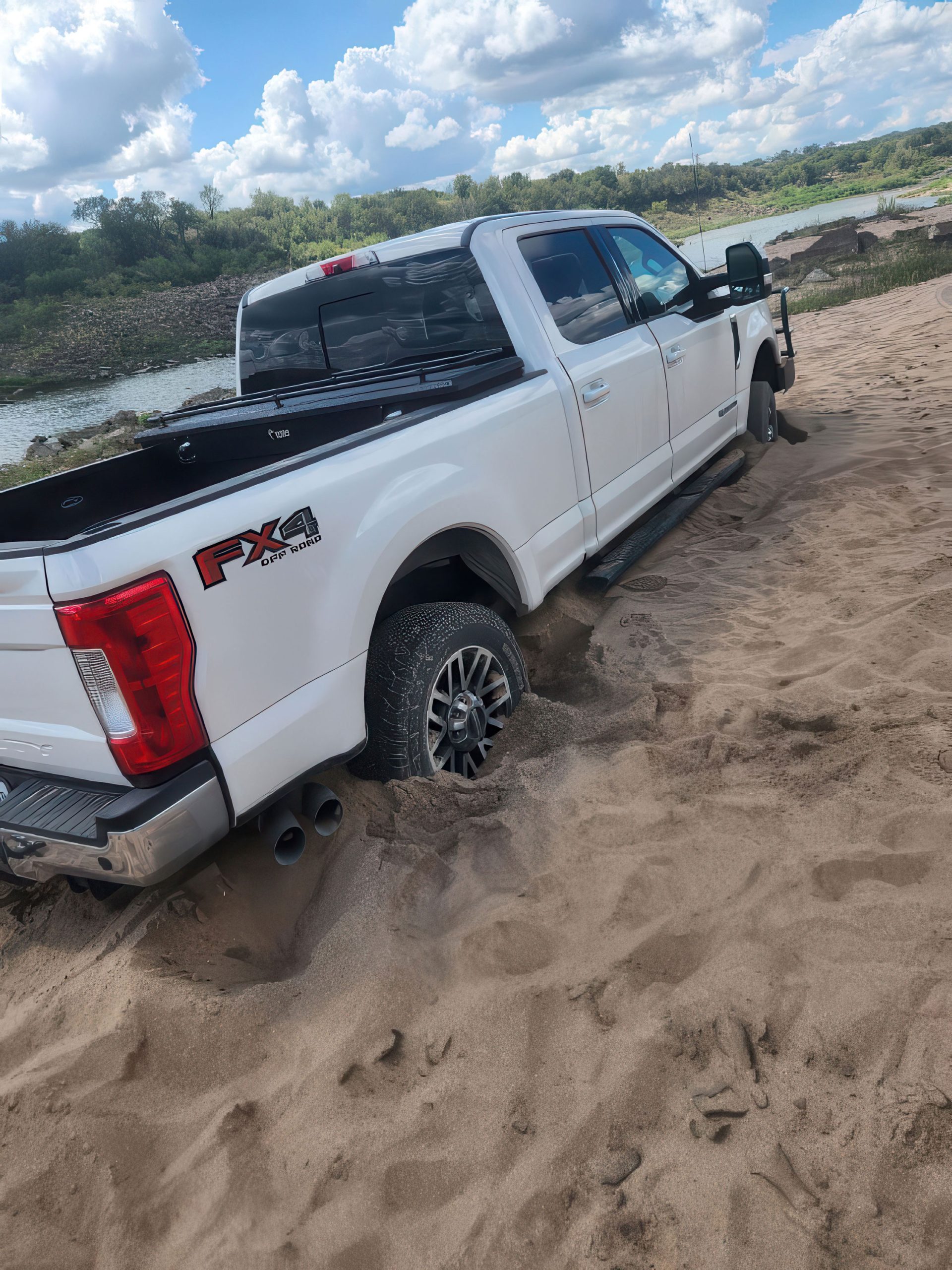 F250 buried to the frame in sand - Offroad Portal